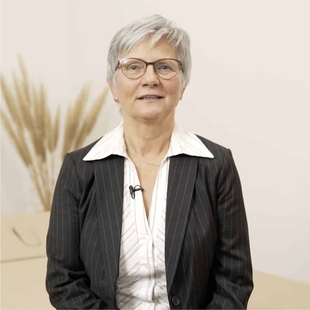 Rita empfängt in unserer Physiotherapie Praxis alle Gäste und ...